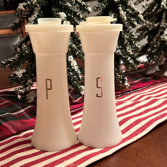 Tupperware | Kitchen | Vintage Tupperware 95s Salt Pepper Shakers Spice ...